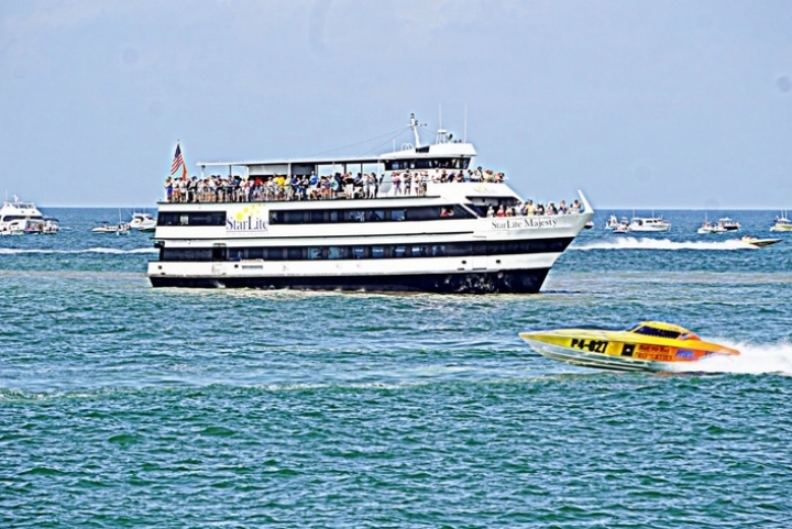 8 Hour Offshore Powerboat Races Spectator Cruise
