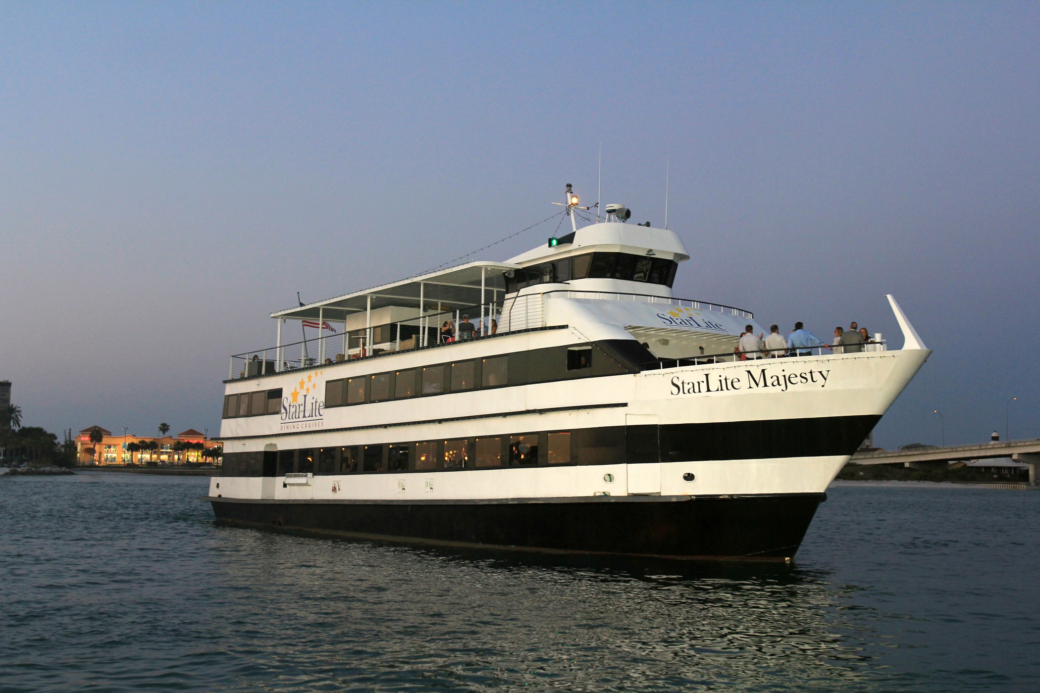 Starlite Majesty Dining Yacht | Starlite Cruises